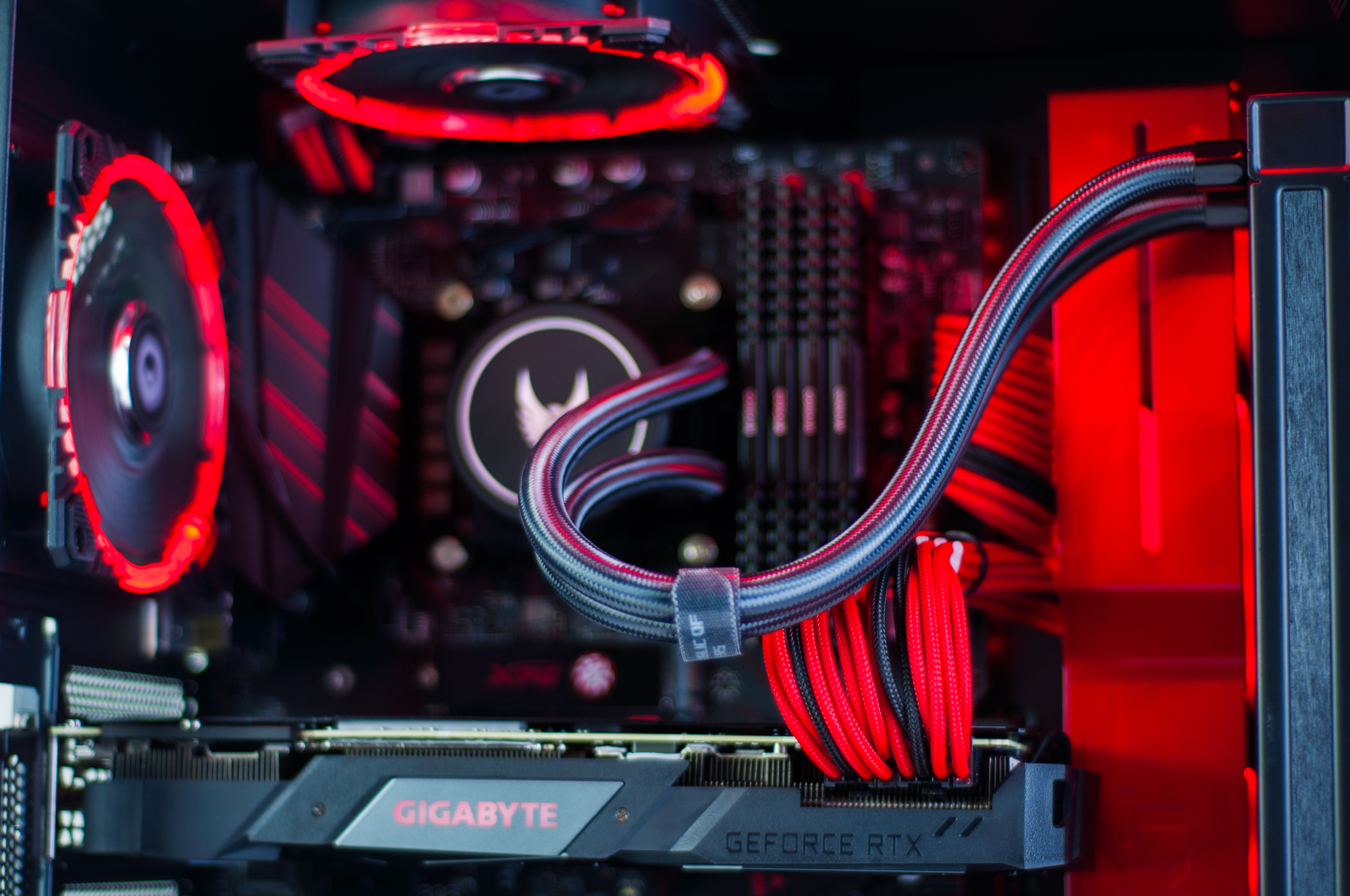 Valkyrie Gaming PC in NZXT H500 Red - Evatech News