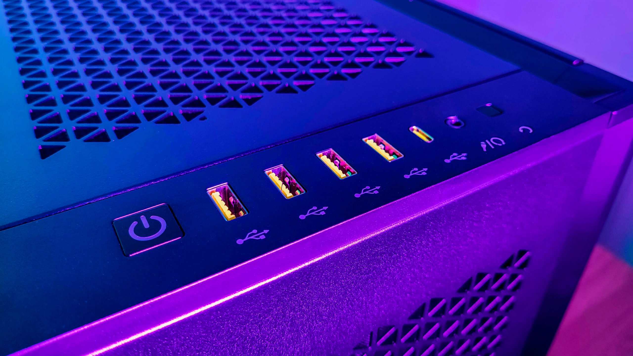 Valkyrie X Custom Gaming PC in Corsair 7000D Airflow - Evatech News