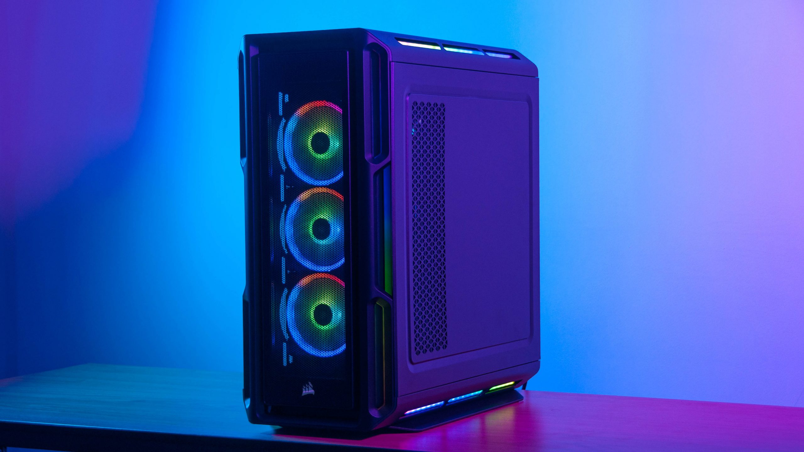 Intel Custom Gaming PC in Corsair iCue 5000T - Evatech News