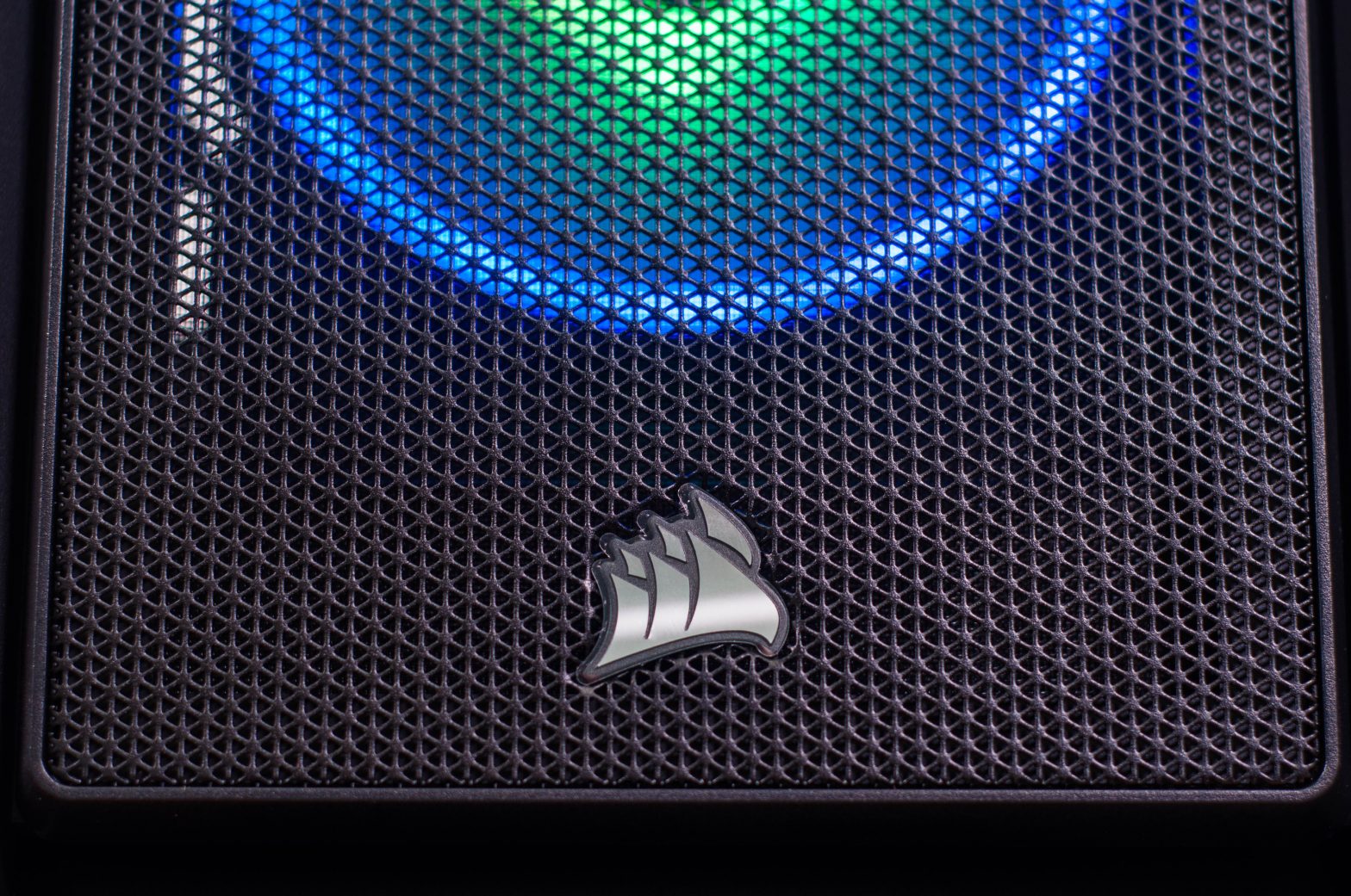 Intel Custom Gaming PC in Corsair iCue 5000T - Evatech News