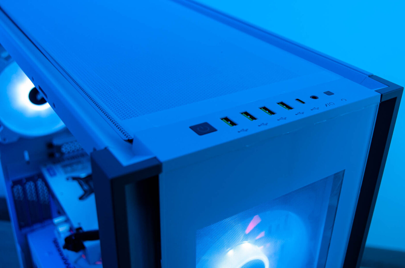 Valkyrie Gaming PC | Corsair 7000X White - Evatech News